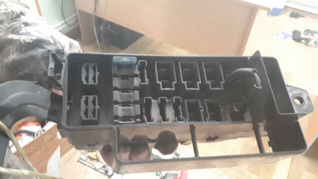 Блок предохранителей подкапотный от Subaru Outback BG 1994-1999