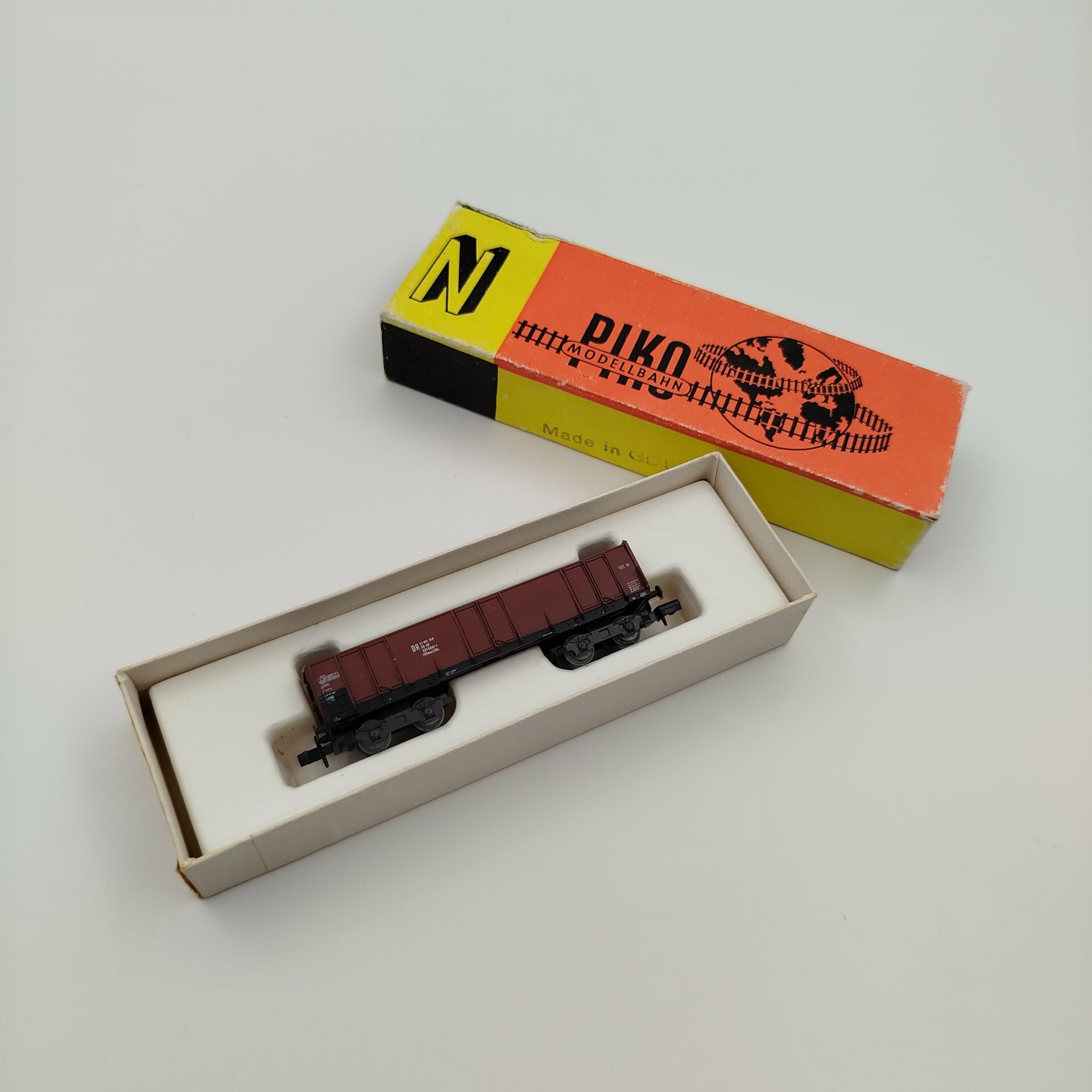 Модель железнодорожного вагона "5/4142-01", в оригинальной коробке, пластик, картон