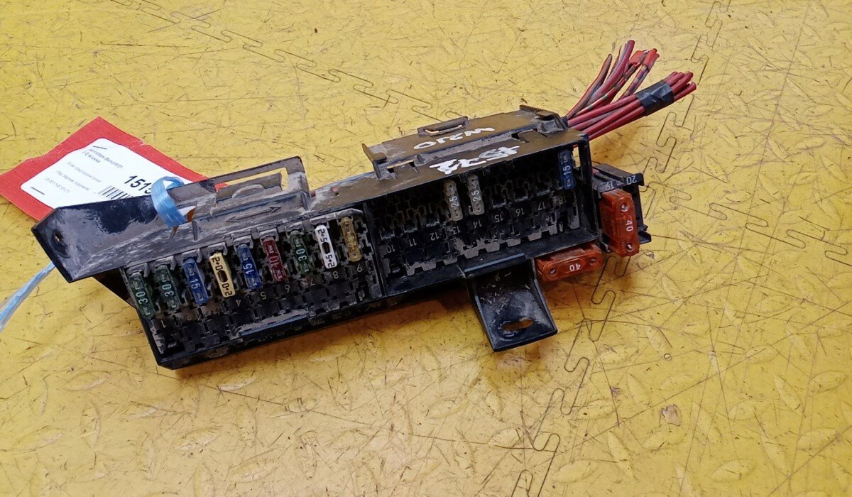 Блок предохранителей W210 E-klasse Mercedes-Benz A0015459501