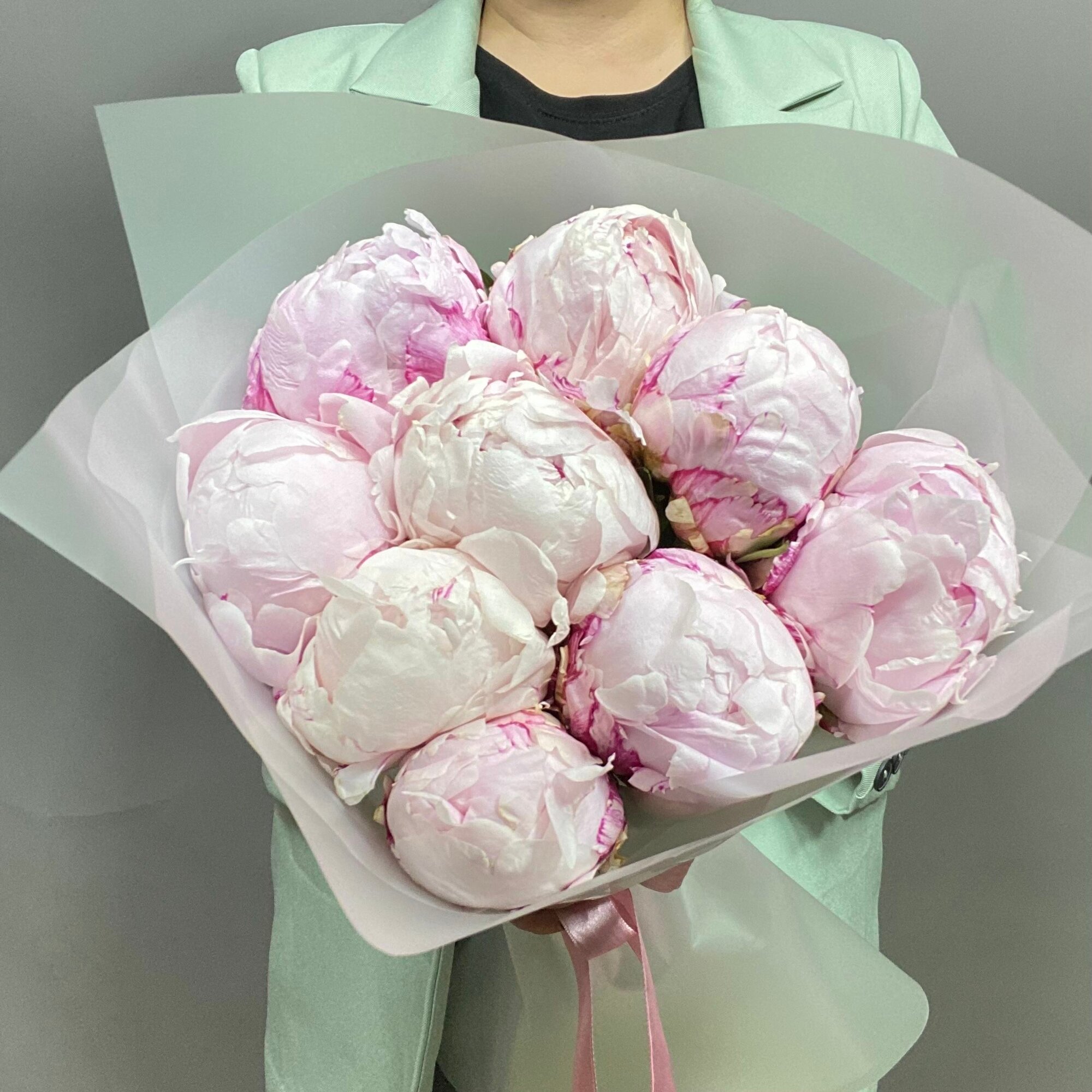 Розовые пионы