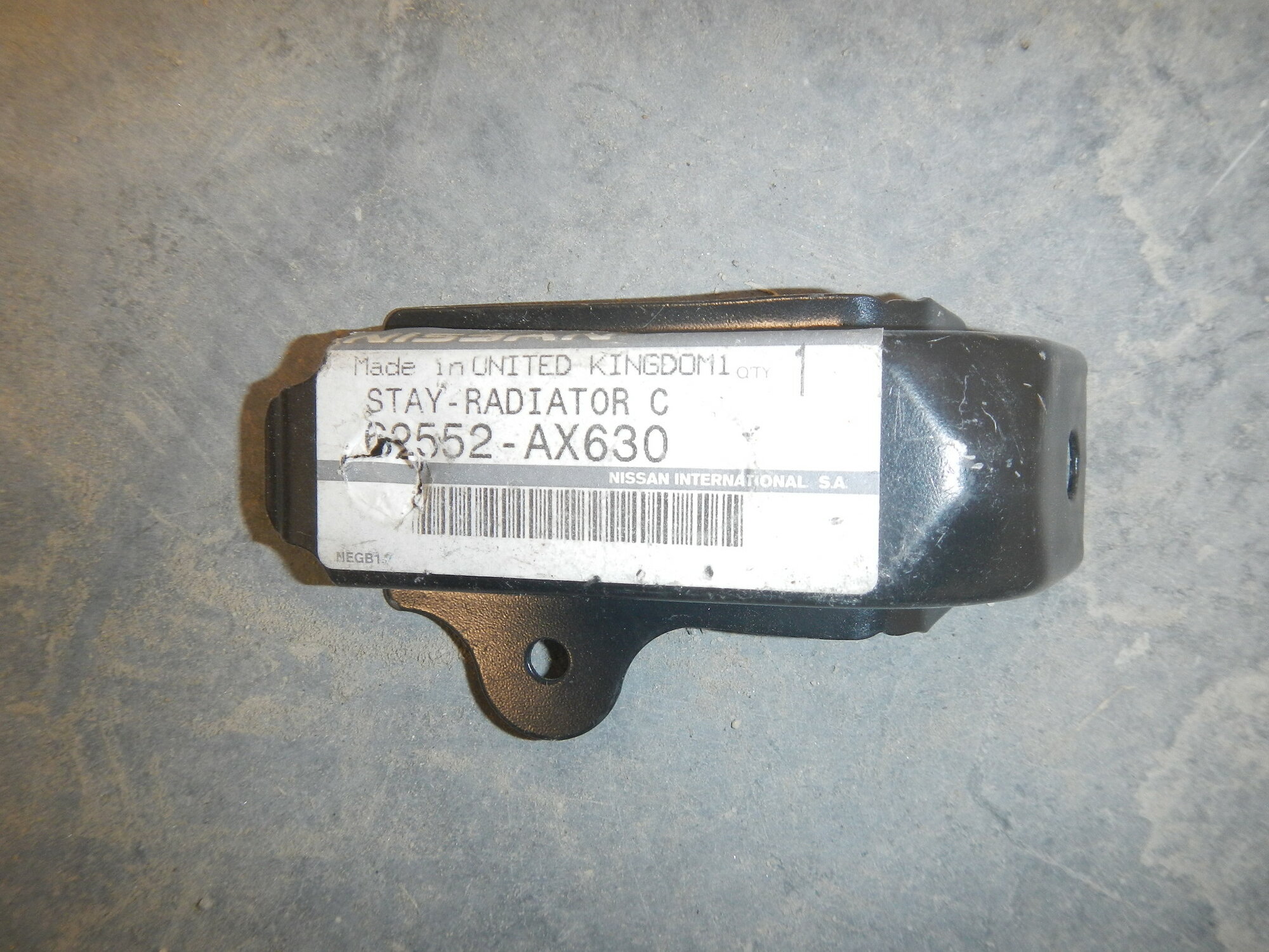 Б/У Кронштейн радиатора, Nissan (Ниссан)-NOTE (E11) (06-) NISSAN NOTE (E11) (06-) Новый, потертости. 587904 NISSAN арт. ...