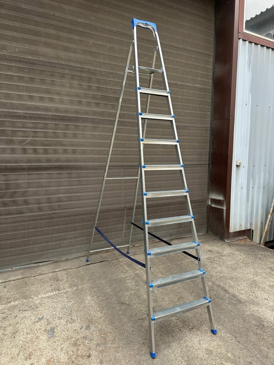 Стремянка стальная оцинкованная с лотком Sarayli standart 10 ступеней (рабочая высота 425см)