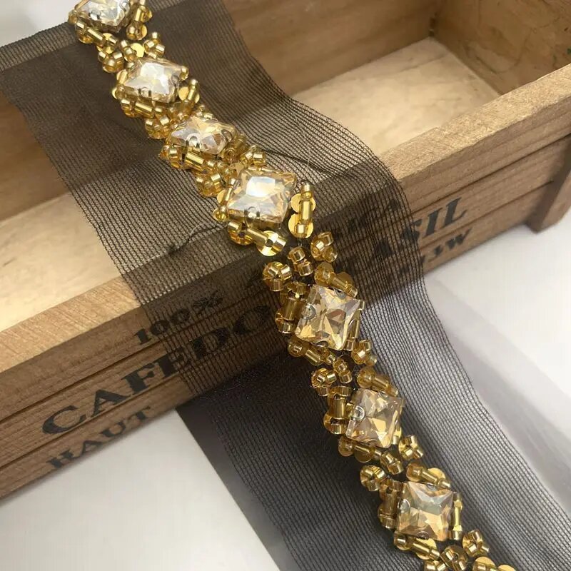 Блестящая кружевная лента с камнями 1.7см black gold