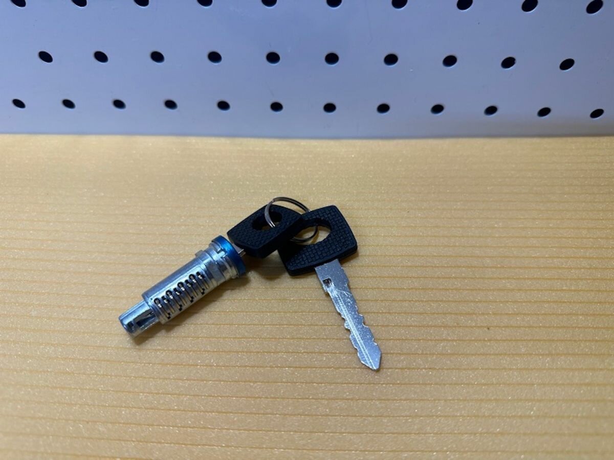 Сердцевина замка двери с ключом для грузовика MERCEDES ACTROS AXOR VITO (мерседес)