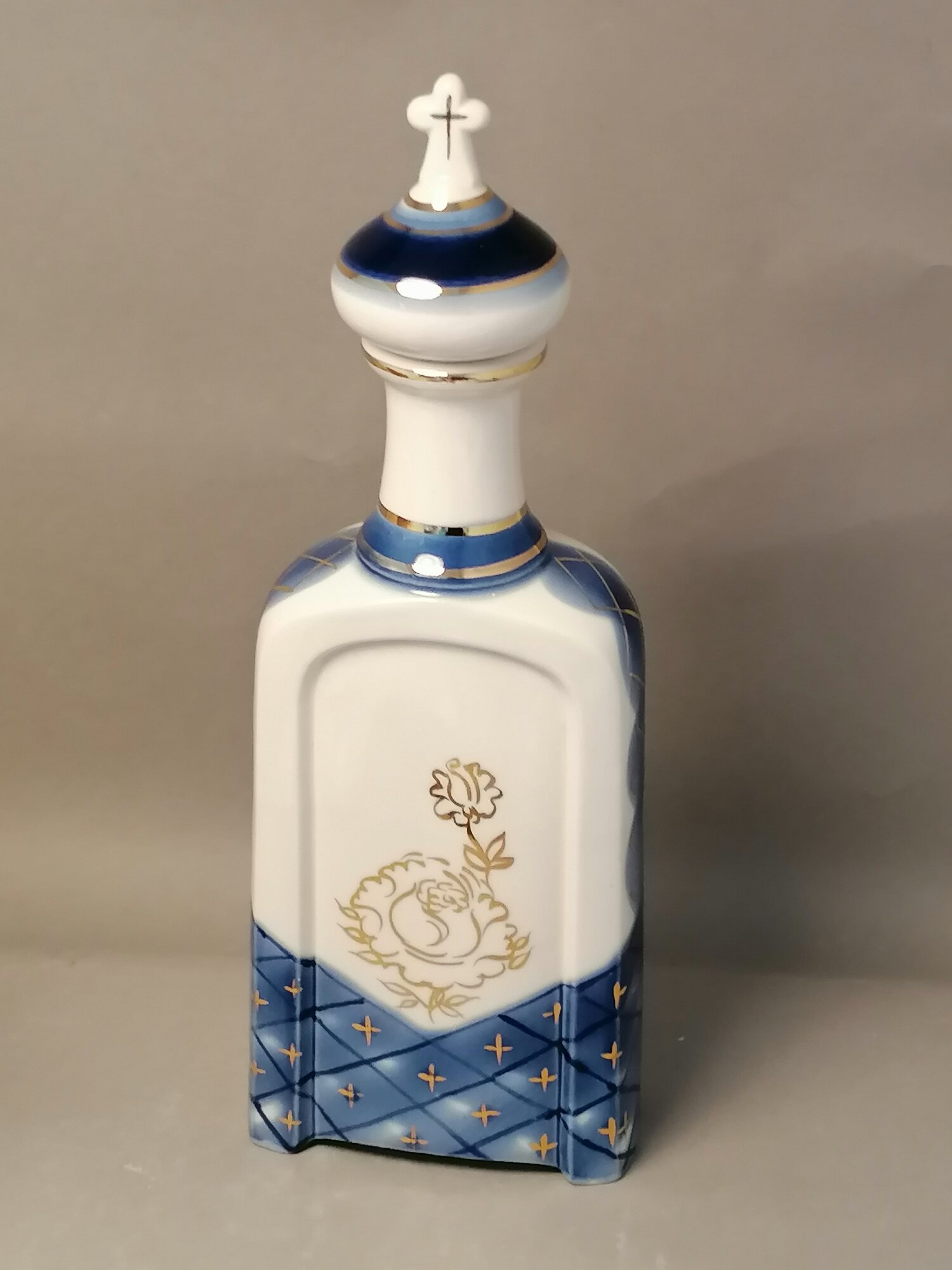 Сосуд-штоф плоский (бел, роспись кобальт, роспись золотом)