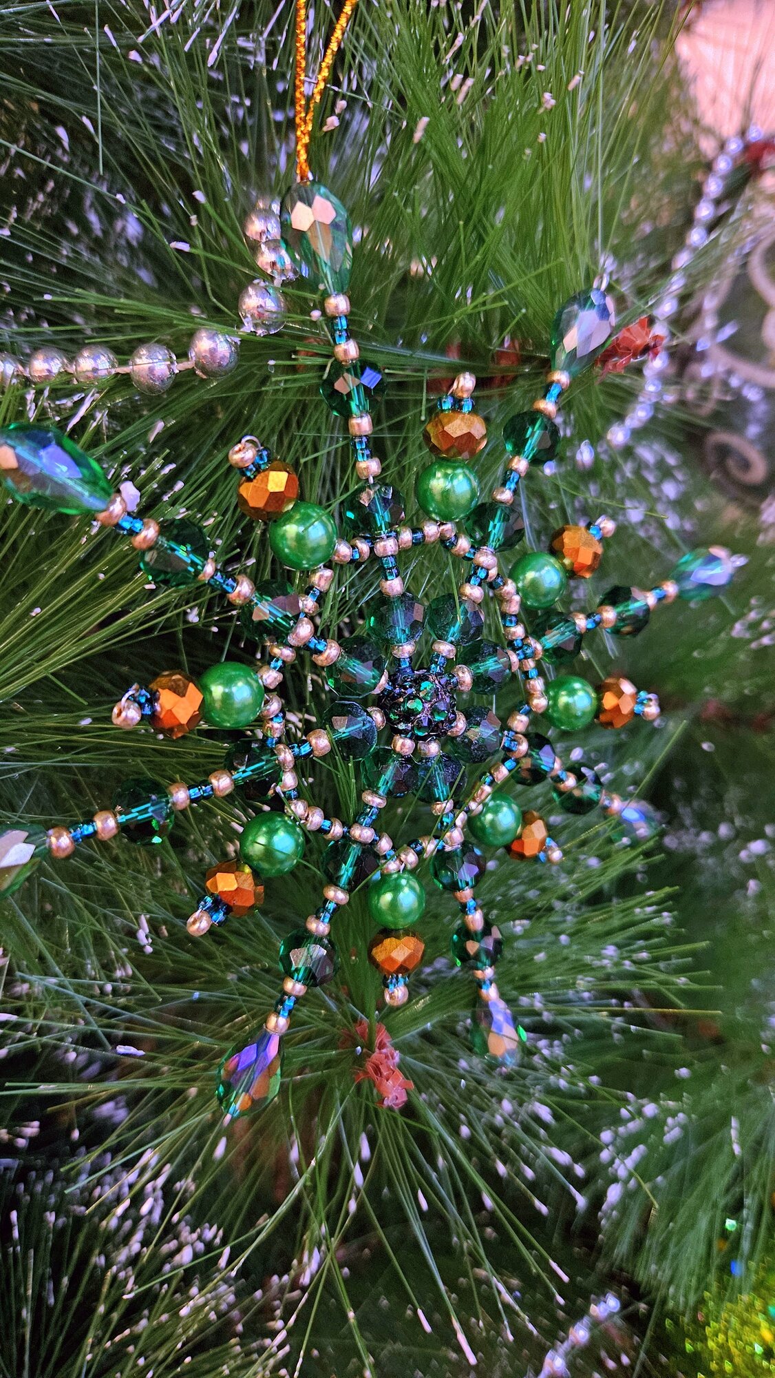 Ёлочное украшение , Королевская Снежинка, из хрустальных, жемчужных бусин, биконусов и бисера