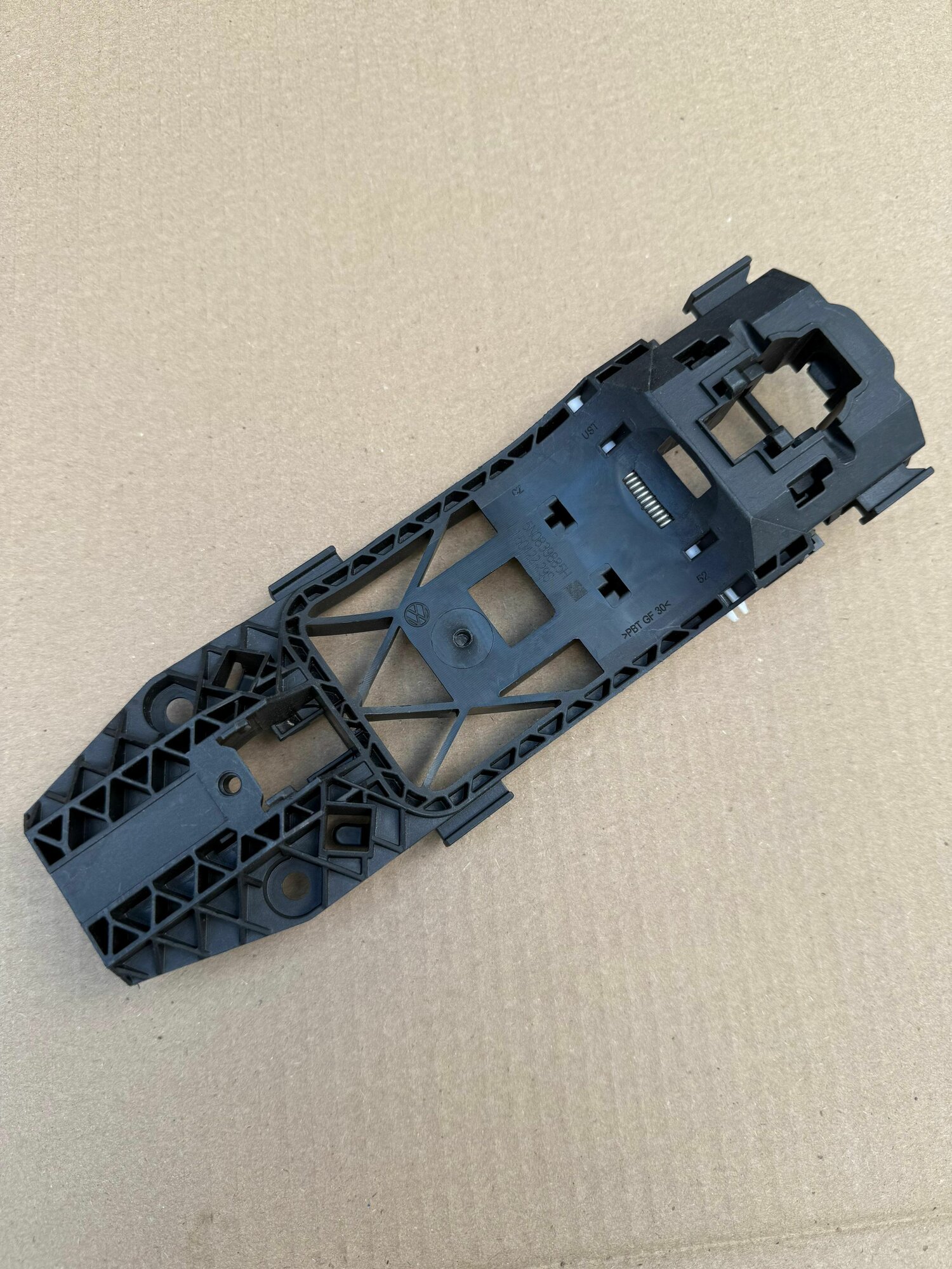 5N0839885H Кронштейн ручки двери VAG оригинал новый