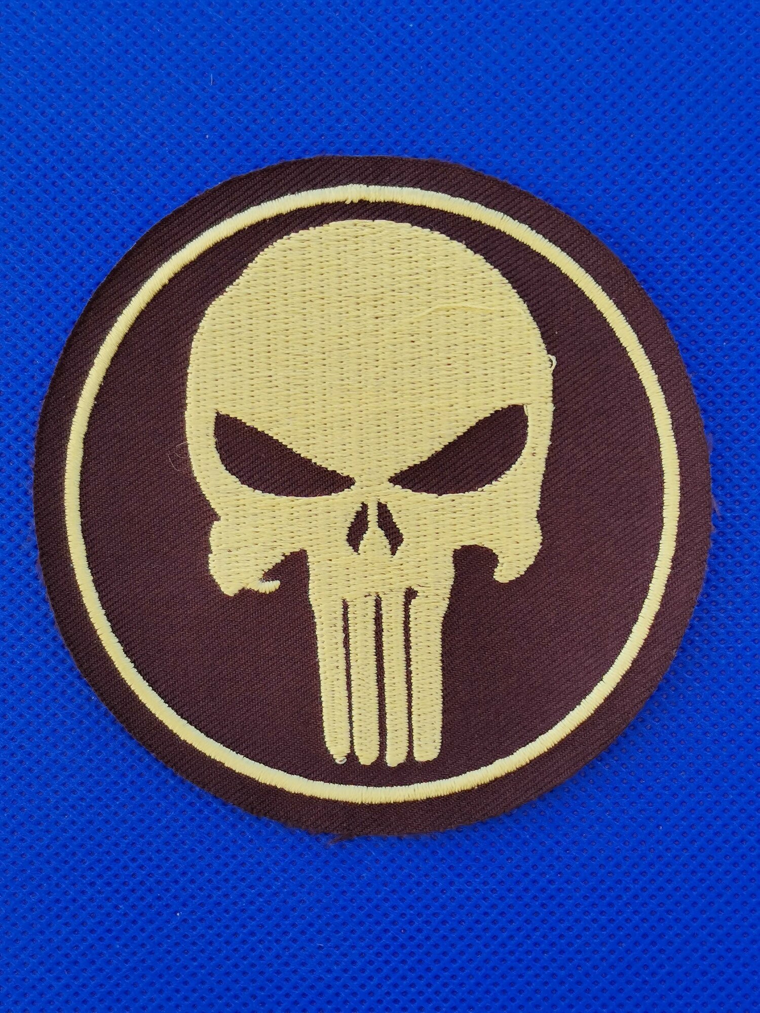 Шеврон Череп Карателя песок на одежду, нашивка термоклеевая, диаметр 9 см