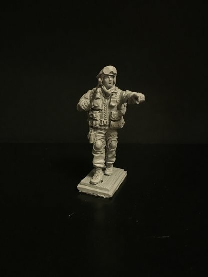 5052 ВИМ Российский спецназ, снайпер указывает рукой 1/35