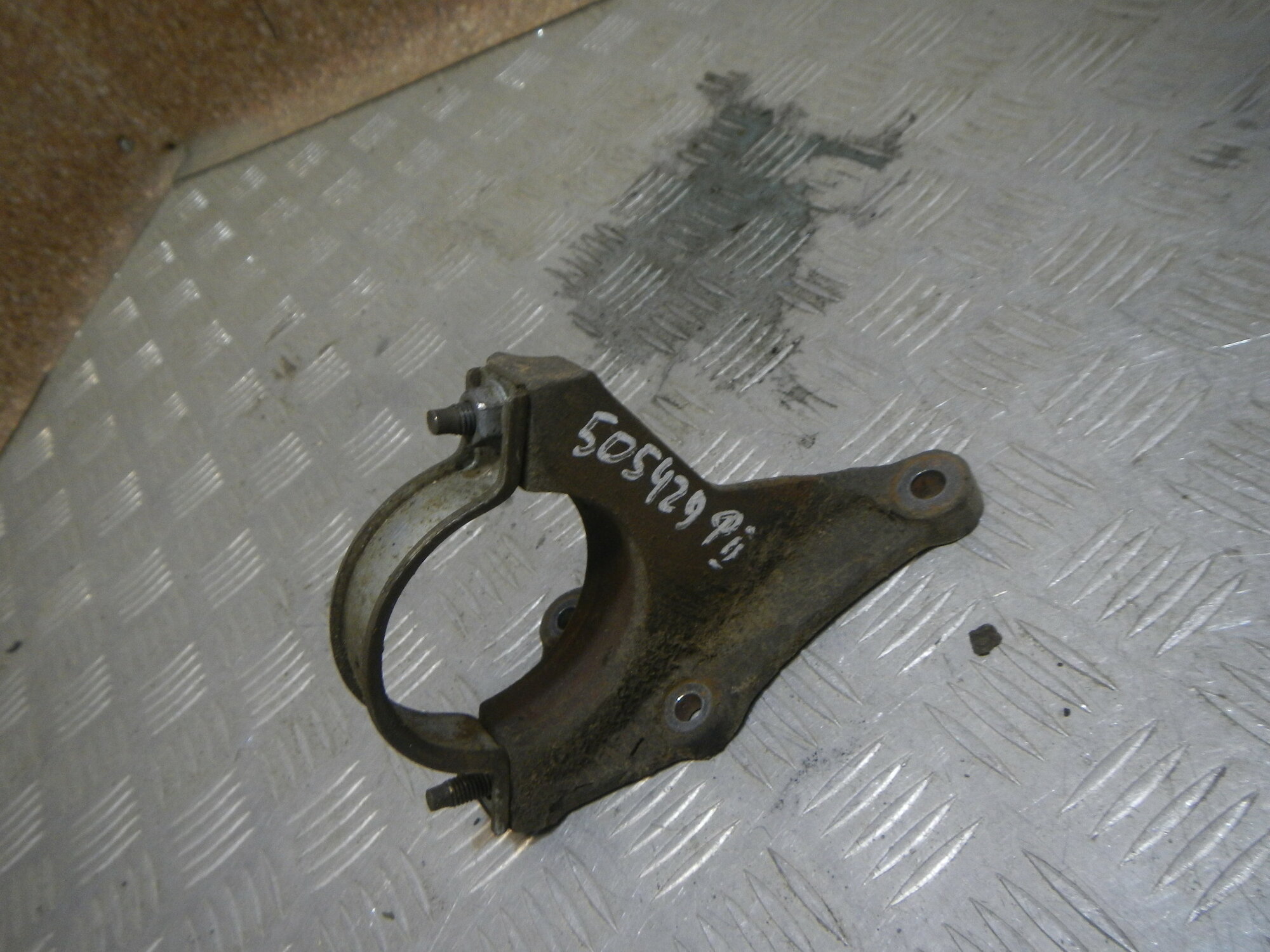 Б/У Кронштейн промежуточного вала, Ford (Форд)-FOCUS 2 (05-08) FORD FOCUS 2 (05-08) Без видимых повреждений. 646572 FORD...