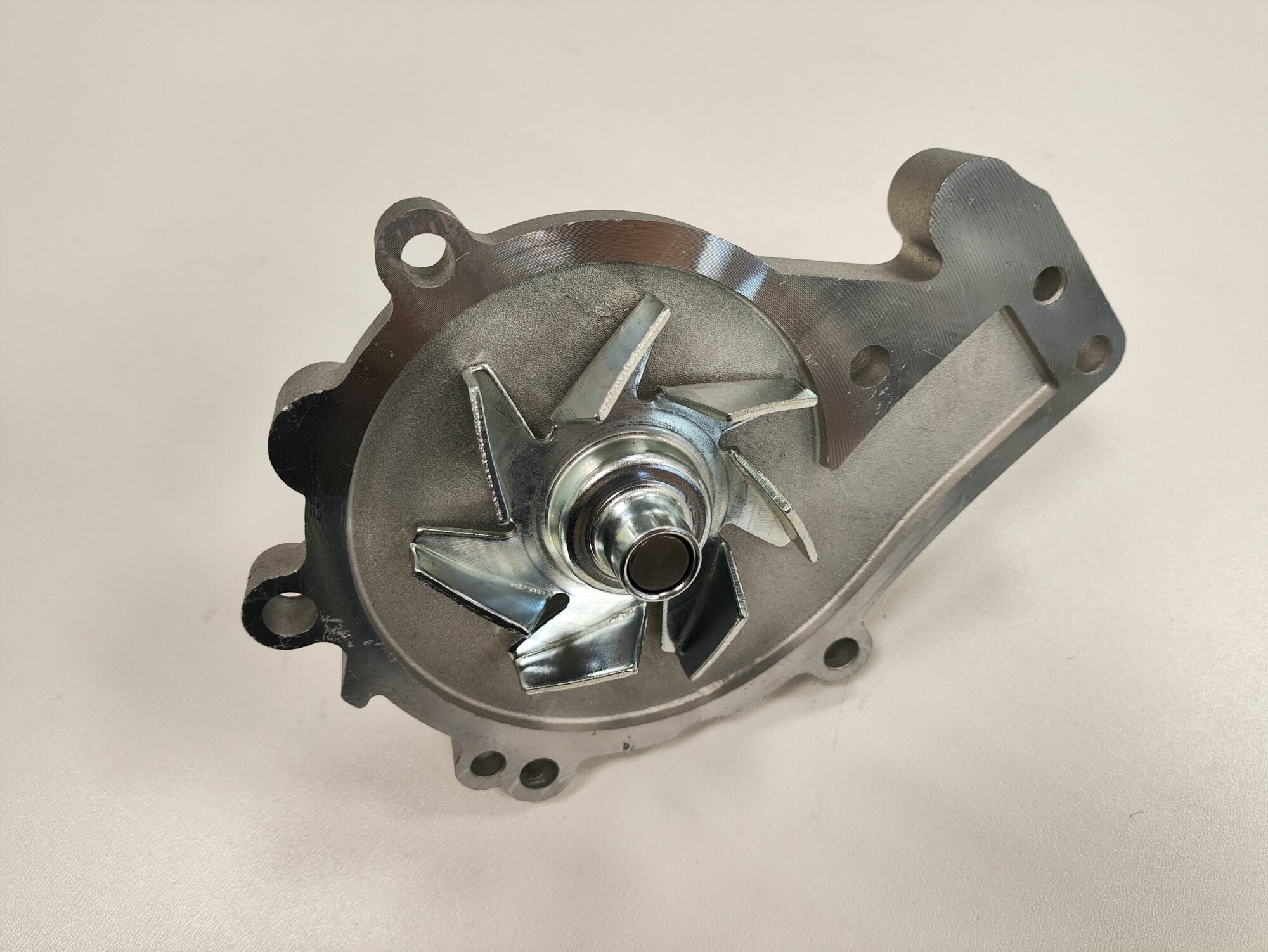 Насос водяной Chery Tiggo 5 (2014-2016) [2.0 16V CVT внедорожник] 484FC1307010BA