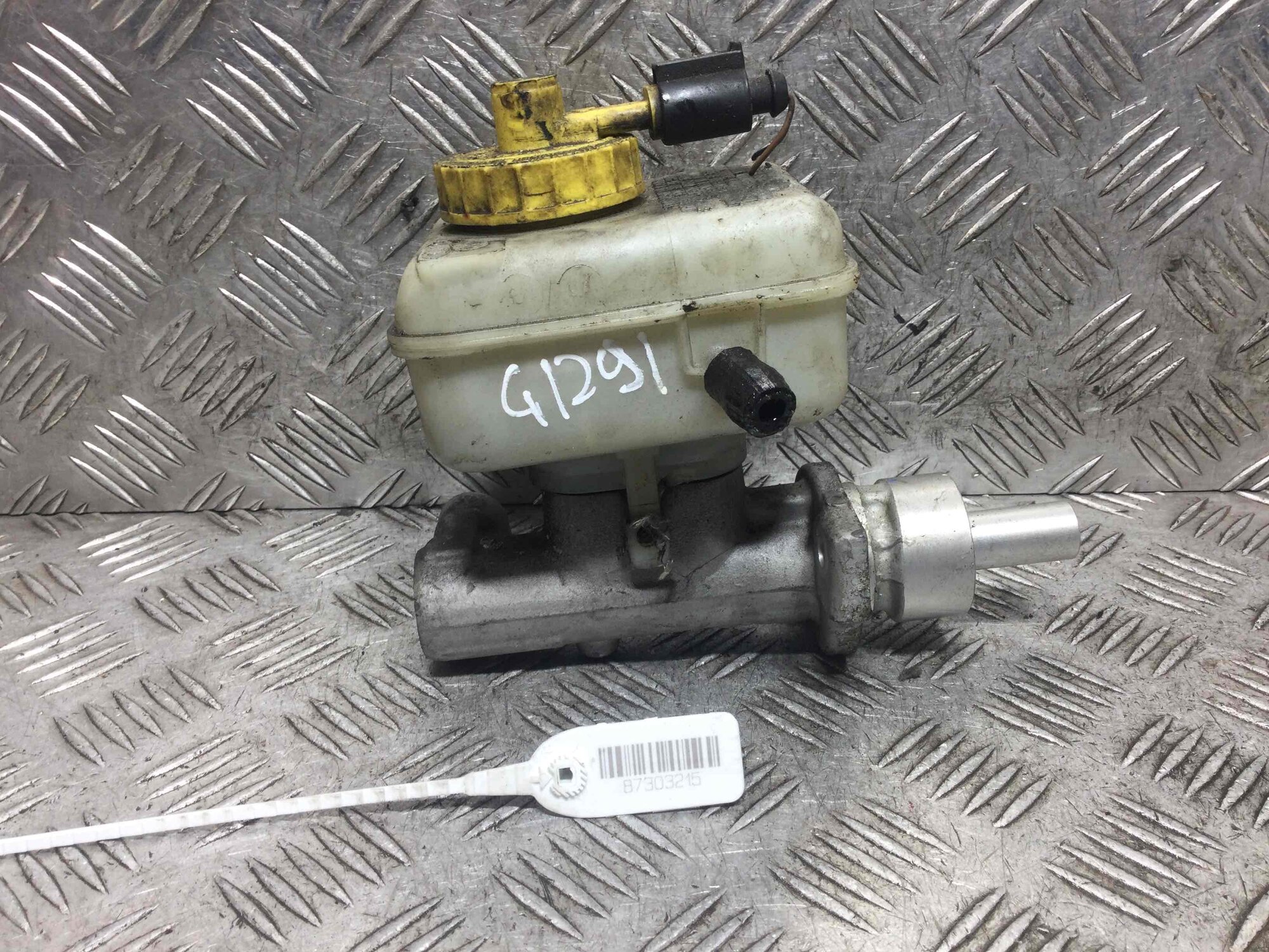 Б/У Цилиндр тормозной главный Volkswagen Golf 4 поколение (1997-2004) 2000 г.