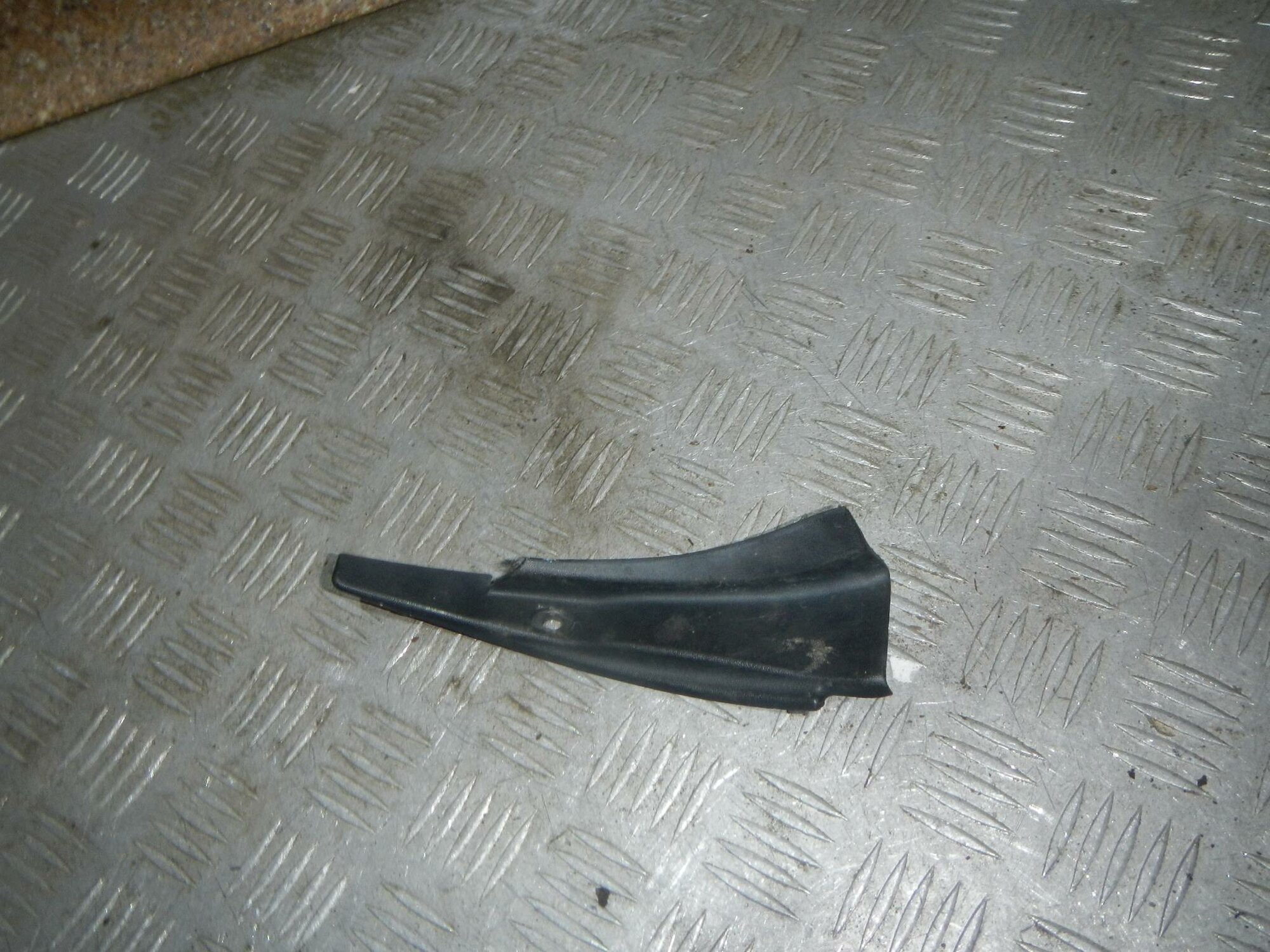 Б/У Накладка крыла переднего правого, Mazda (Мазда)-6 (GH) (07-) MAZDA 6 (GH) (07-) Со стороны стеклоочистителя (уголок ж...