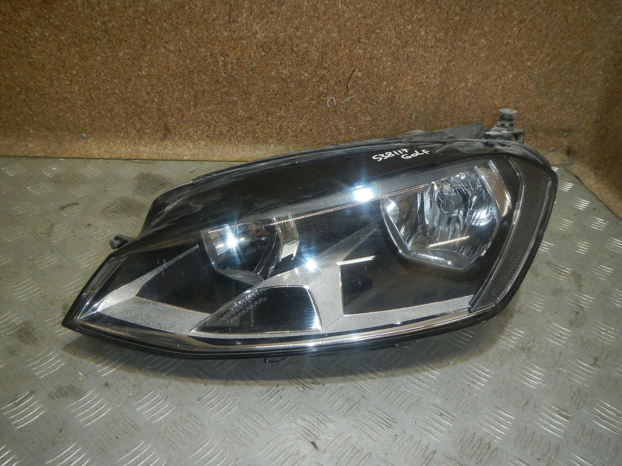 Б/У Фара левая, Volkswagen (Фольксваген)-GOLF VII (12-19) VOLKSWAGEN GOLF VII (12-19) Depo Дубликат, мелкие трещины на ст...