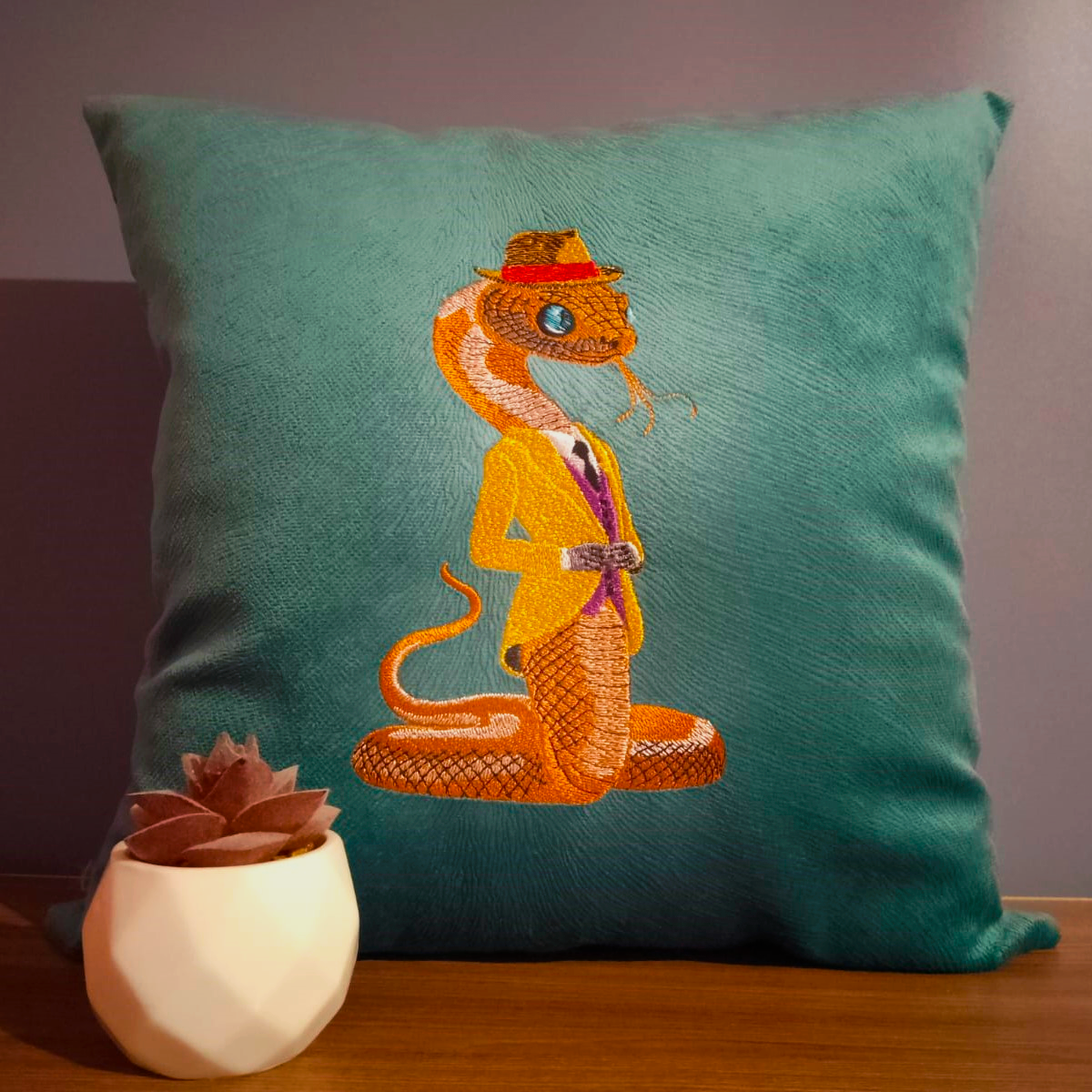 Подушка декоративная с вышивкой "Змея в шляпе" 35х35 см, темно-бирюзовая