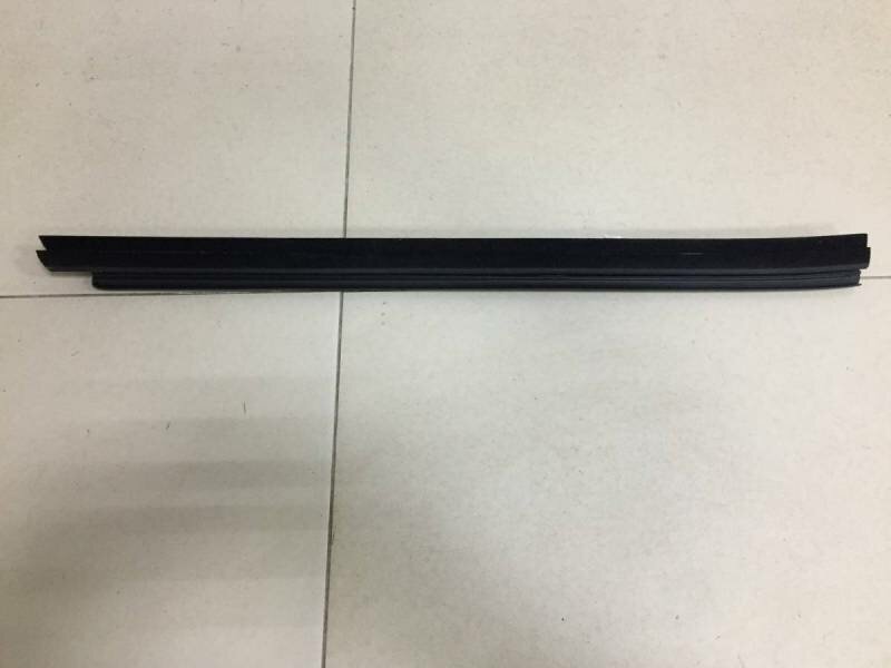 Уплотнитель стекла двери Lexus RX 350 2015 кат.номер: 6817448070