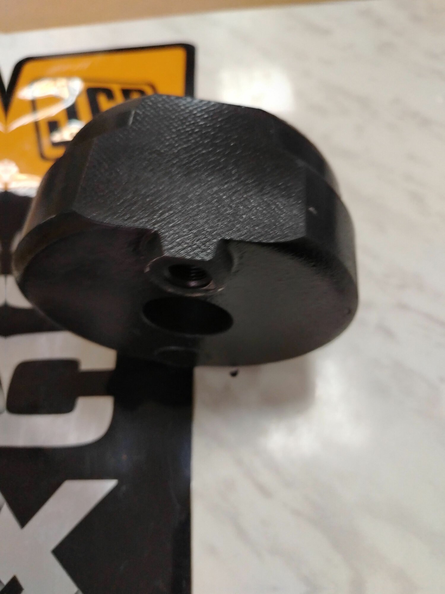 Крышка гидрозамка (120/40301,331/45731) 1 порт (100131602/270524/3179076) JCB 3X