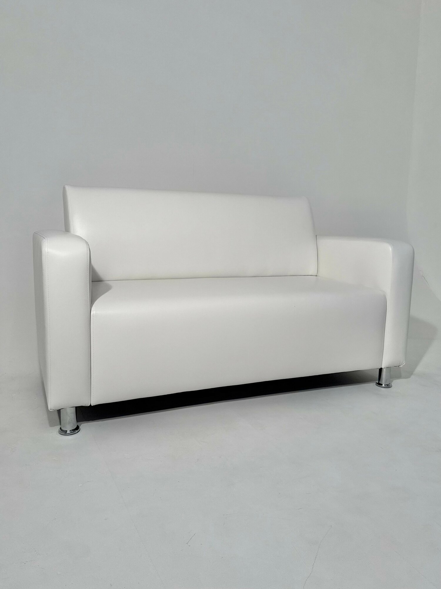 Диван офисный Платинум, механизм Нераскладной, 146х67х82 см, белый глянцевый