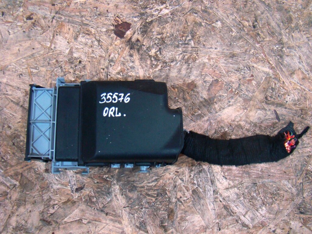 Chevrolet Orlando Блок предохранителей салонный 13222786