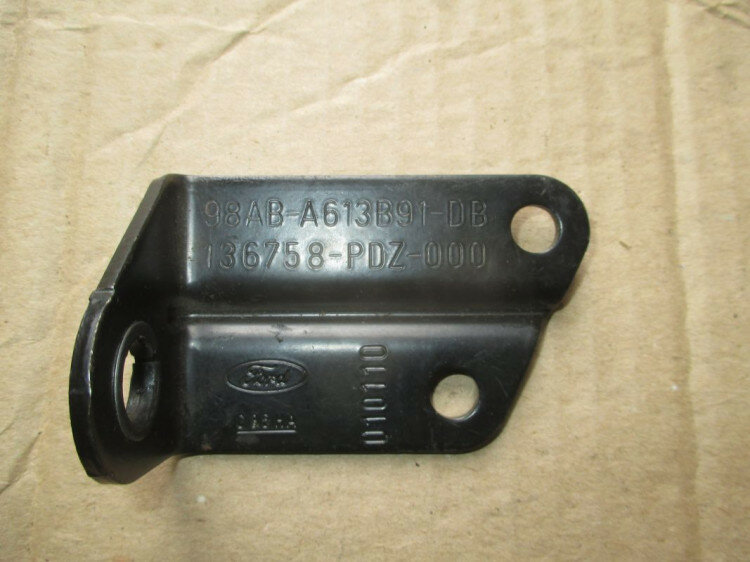 Кронштейн крепления спинки сиденья 98ABA613B91DB 136758-PDZ-000 Форд Фокус 1