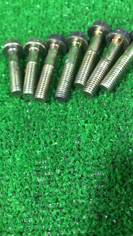 Болты крепления крышки редуктора Kymco Agility 50 M8