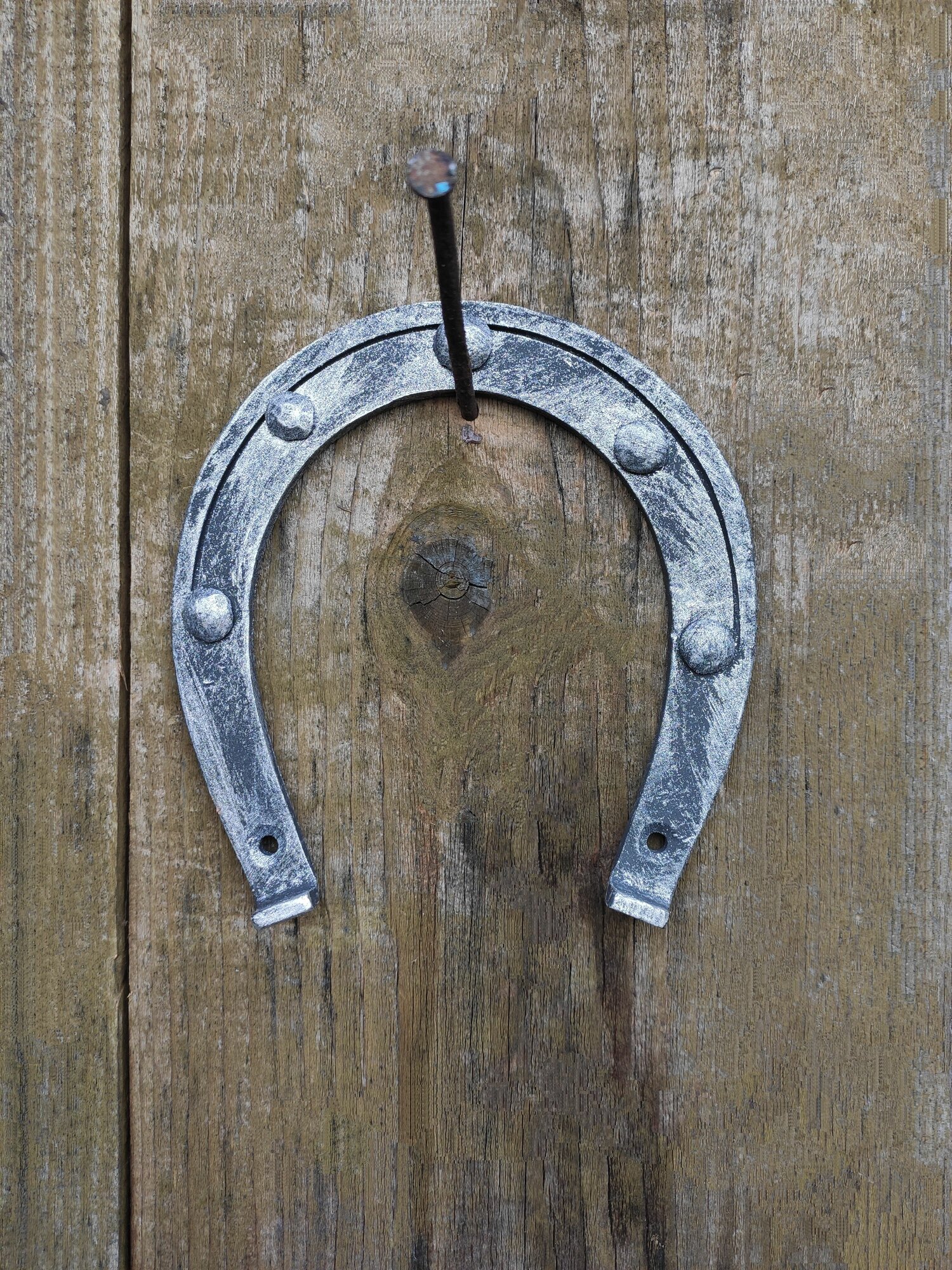 Подкова-оберег с клепками. Патина *Серебро*.