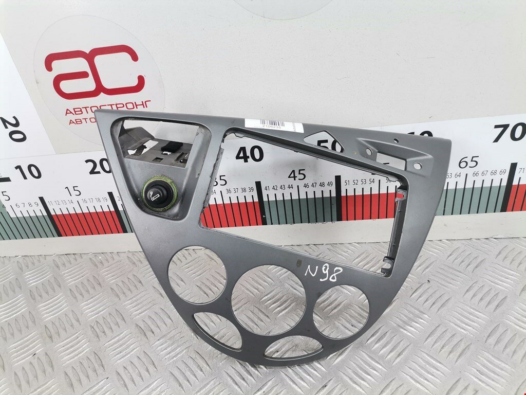 Накладка декоративная на торпедо Ford Focus 1 арт. 2106235