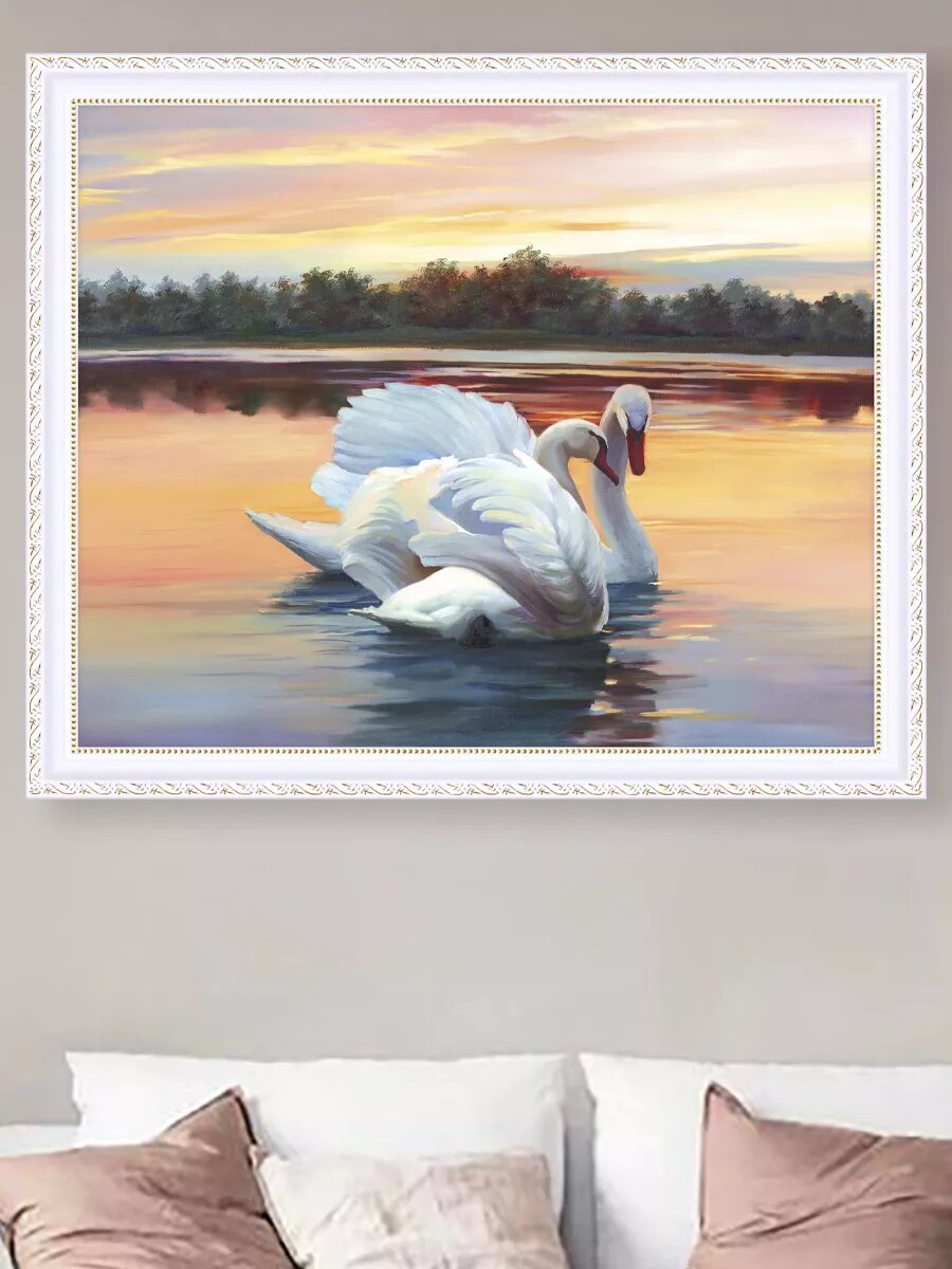 Картина Лебеди 40*50 на стену в багете для гостиной спальни