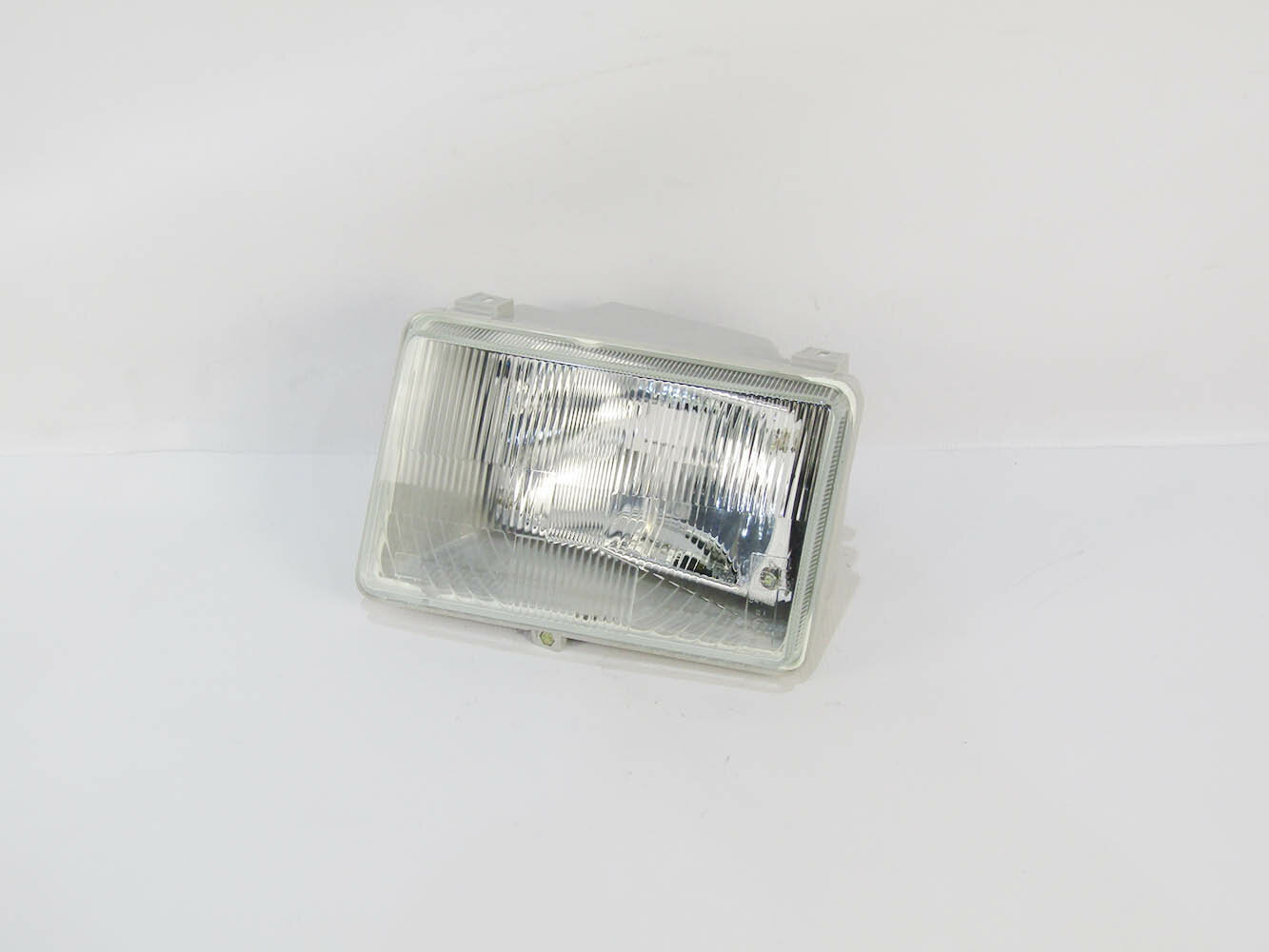 Фара -3302,3110,31029, ЗиЛ-5301 левая б/л 6012.3711