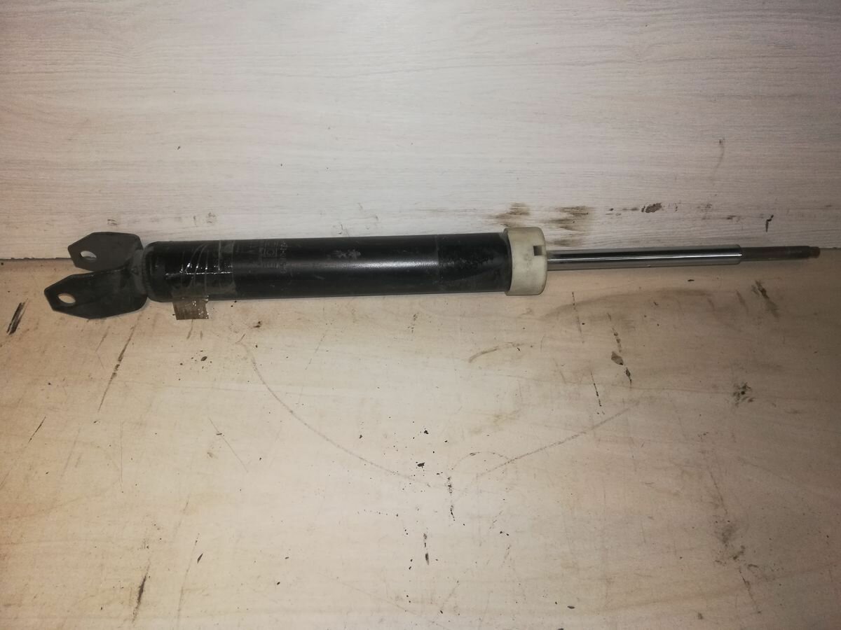 Амортизатор передний новый оригинал Audi A8 D2