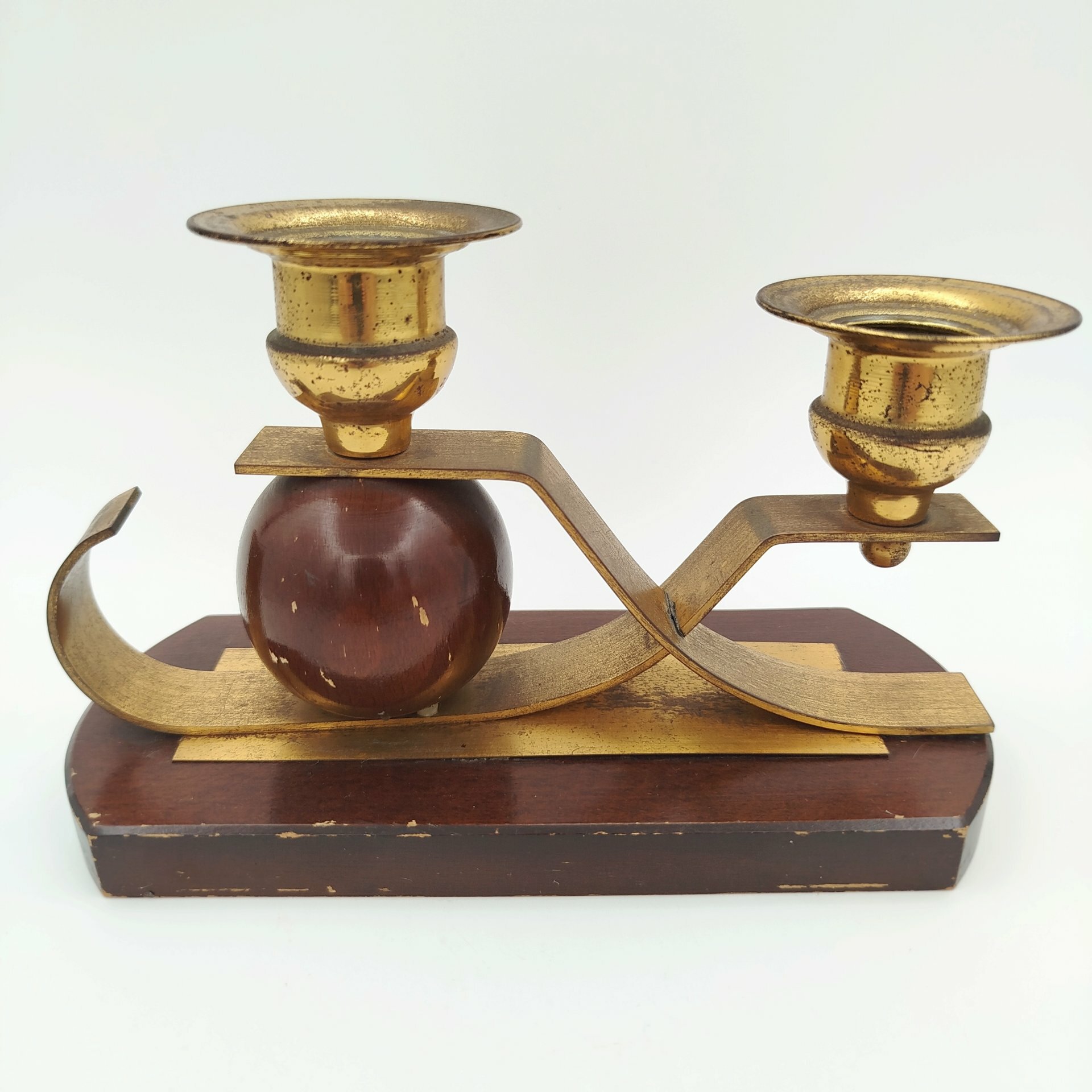 Подсвечник на две свечи, установленный на шарообразный элемент, дерево, латунь