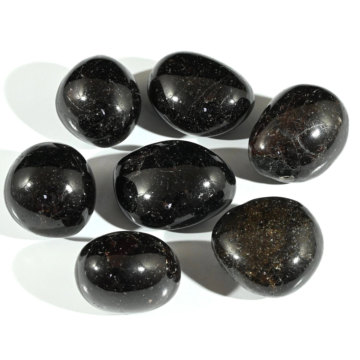 Минерал гранат "Альмандин" 36*30*22мм, 50-59г .