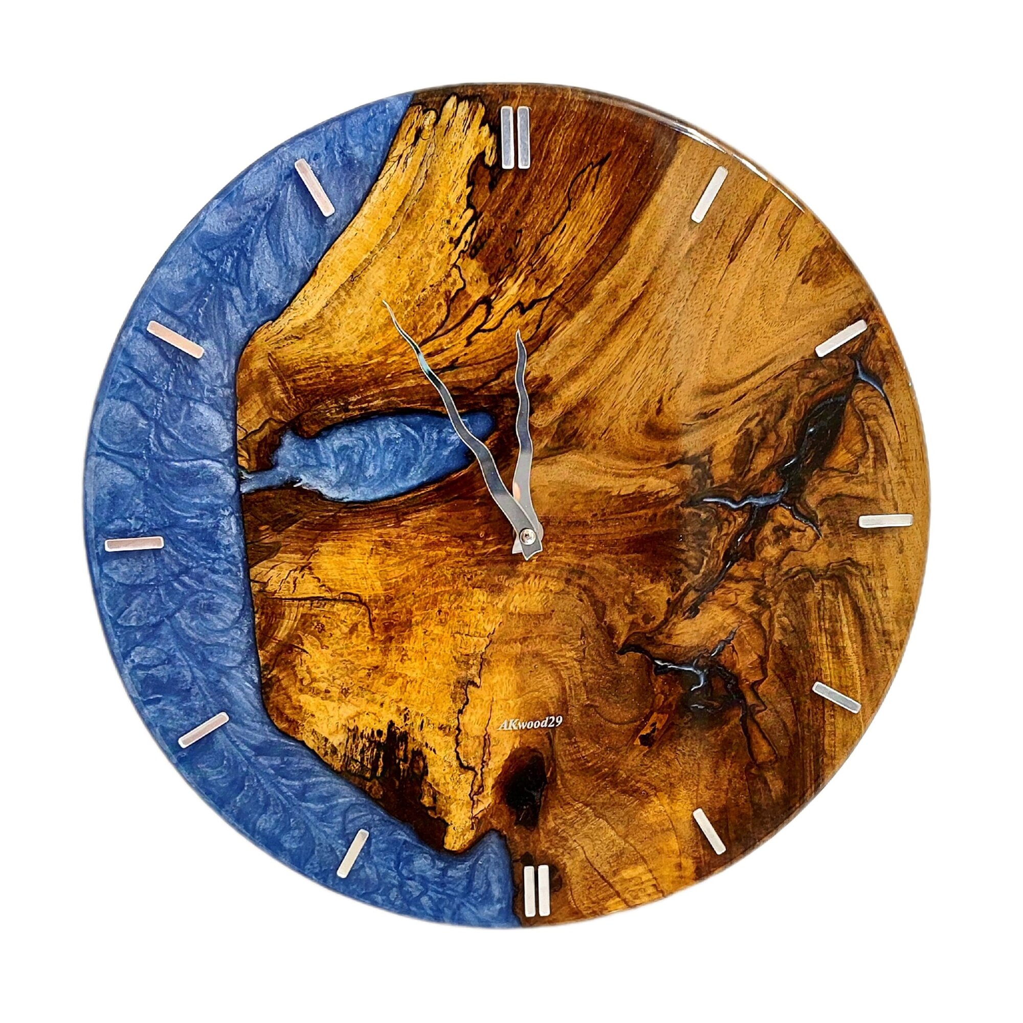 Часы настенные ручной работы из дерева и эпоксидной смолы "Орех 2410"