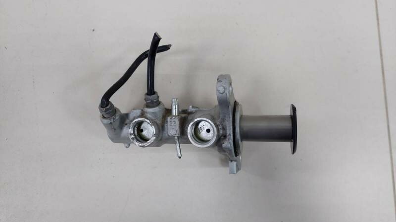 Цилиндр тормозной главный Skoda Kodiaq 2016 кат.номер: 8V1611021A