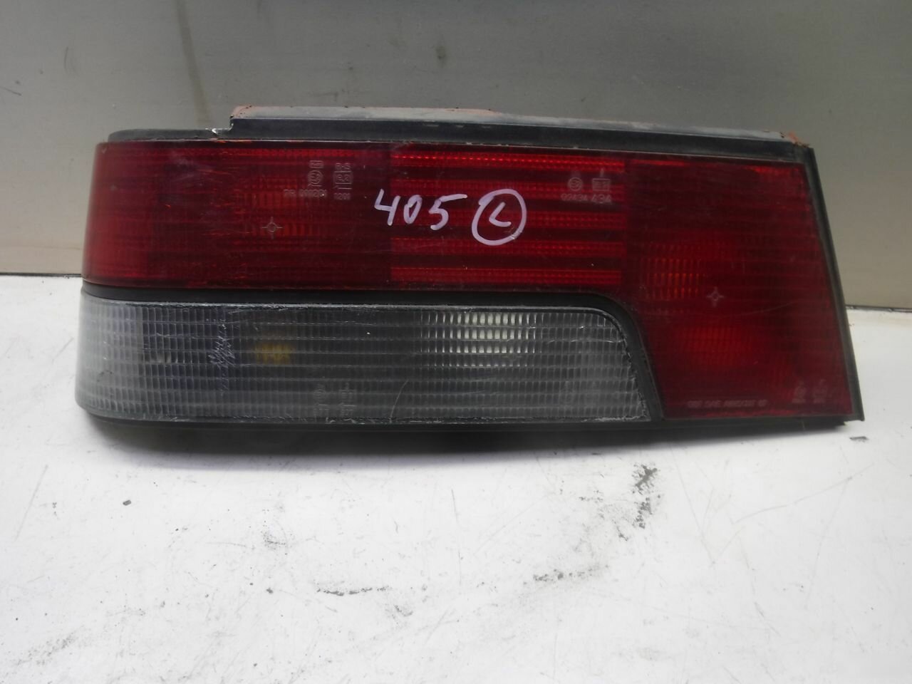 Фонарь задний наружный левый Peugeot 405 I (1987—2014)