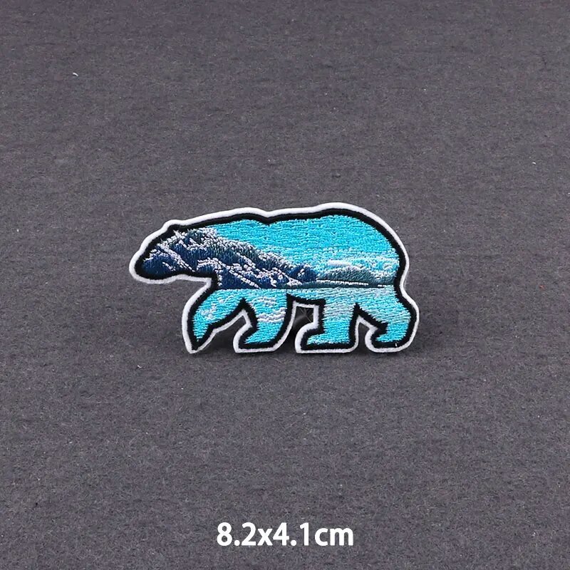 Вышитая нашивка "Белый медведь с пейзажем", PE5188CT