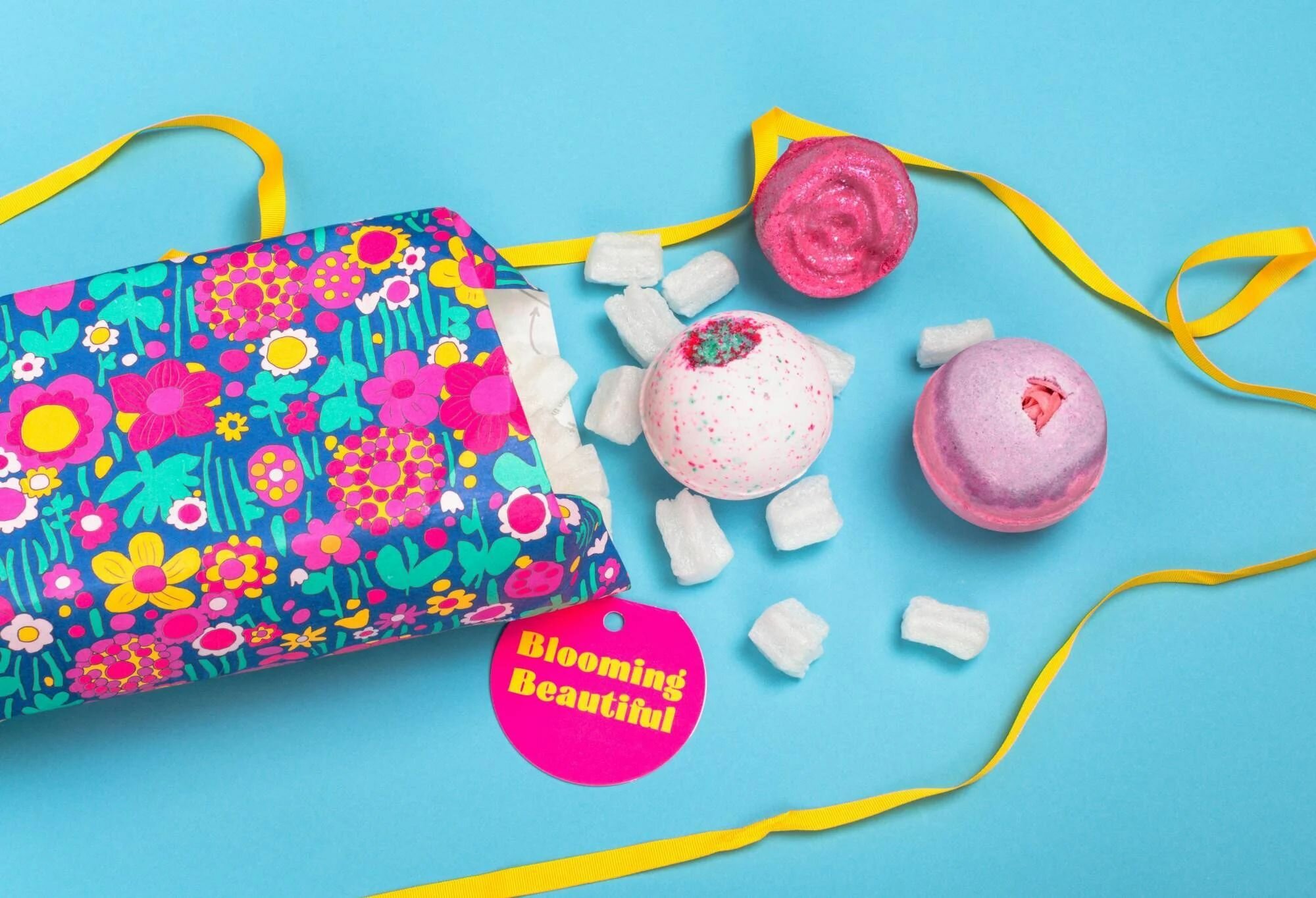 Lush Бомбочки для ванны Blooming Beautiful