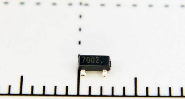 Транзистор ONSEMI 2N7002 МОП n-канальный, полевой, 60В, 800мА, 200мВт, SOT23, 1 шт