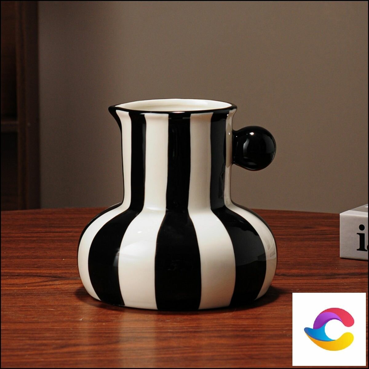 Красивая керамическая ваза с круглой ручкой, 13,5 см, 1 шт.