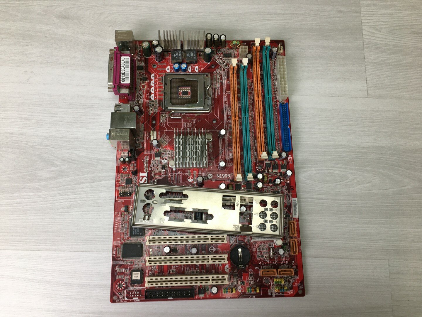 Материнская плата S-775 MSI MS-7140 i915P Combo2 v2.0 2xDDR1/2xDDR2/Sb/Lan ATX