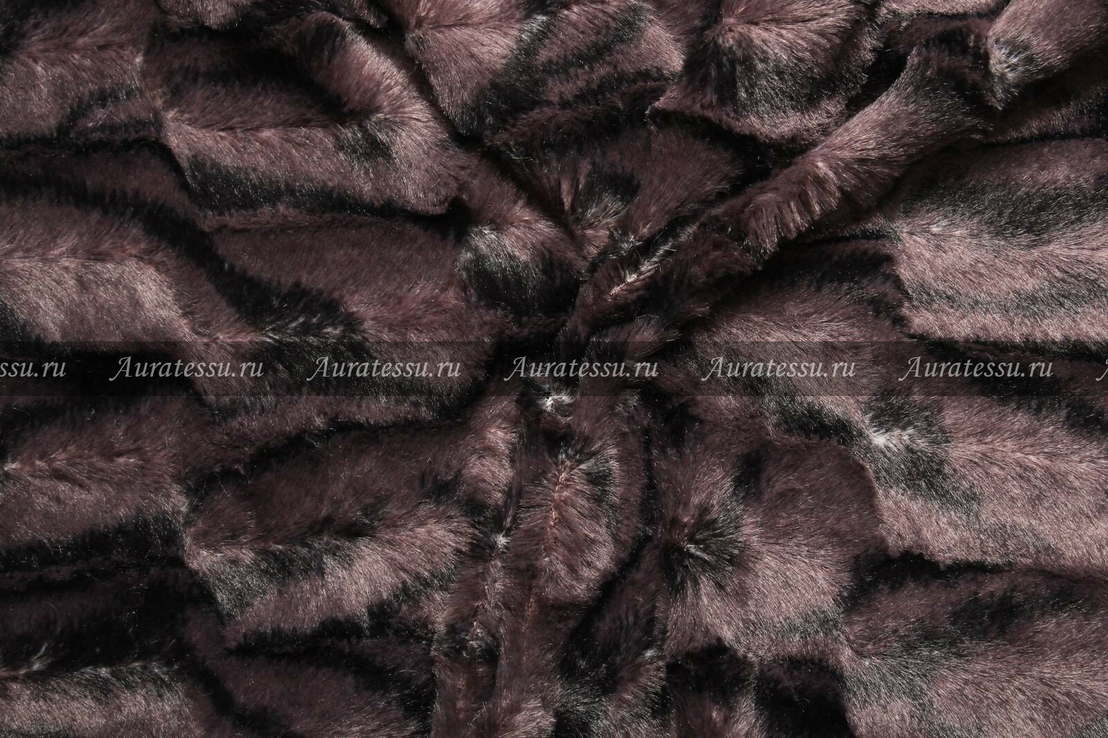 Ткань Мех искусственный тёмно-коричневого цвета с выраженным лиловым оттенком, ш150см, 0,5 м