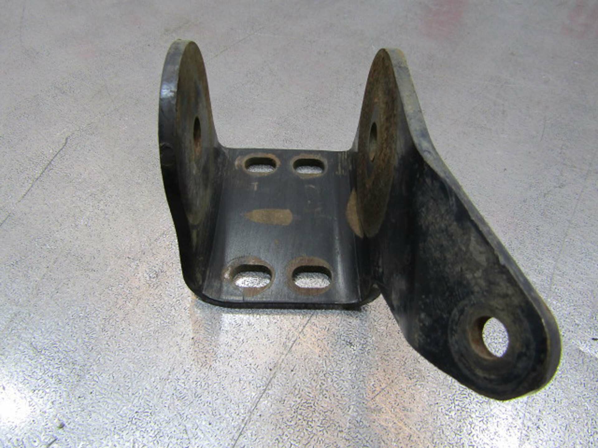 Кронштейн торсиона кабины левый MAN TGA, TGX, TGS