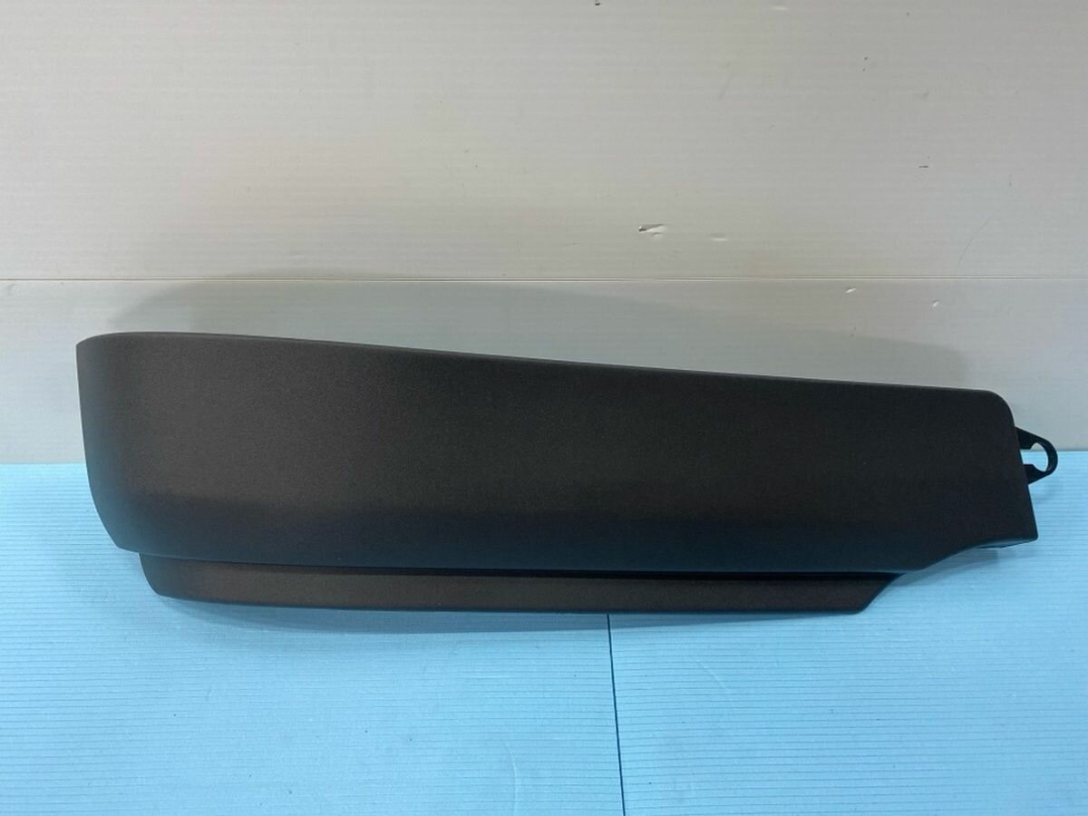 Угол (накладка) бампера правая для грузовиков МАН ТГХ (MAN TGX)