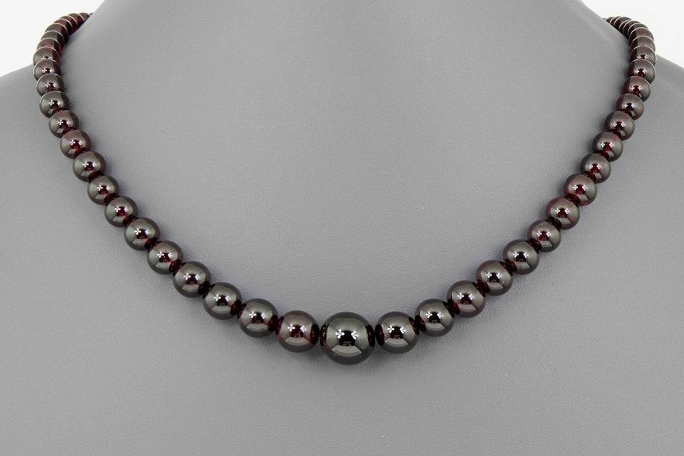 Бусы, гранат