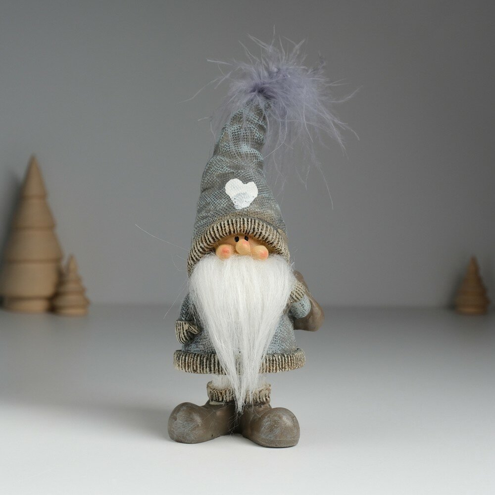 Сувенир полистоун "Дед Мороз в колпаке с сердечком, с мешком подарков" 6,5х5х16 см