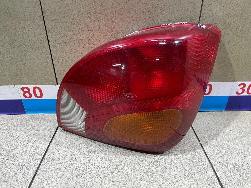Фонарь задний правый Ford Fiesta 4