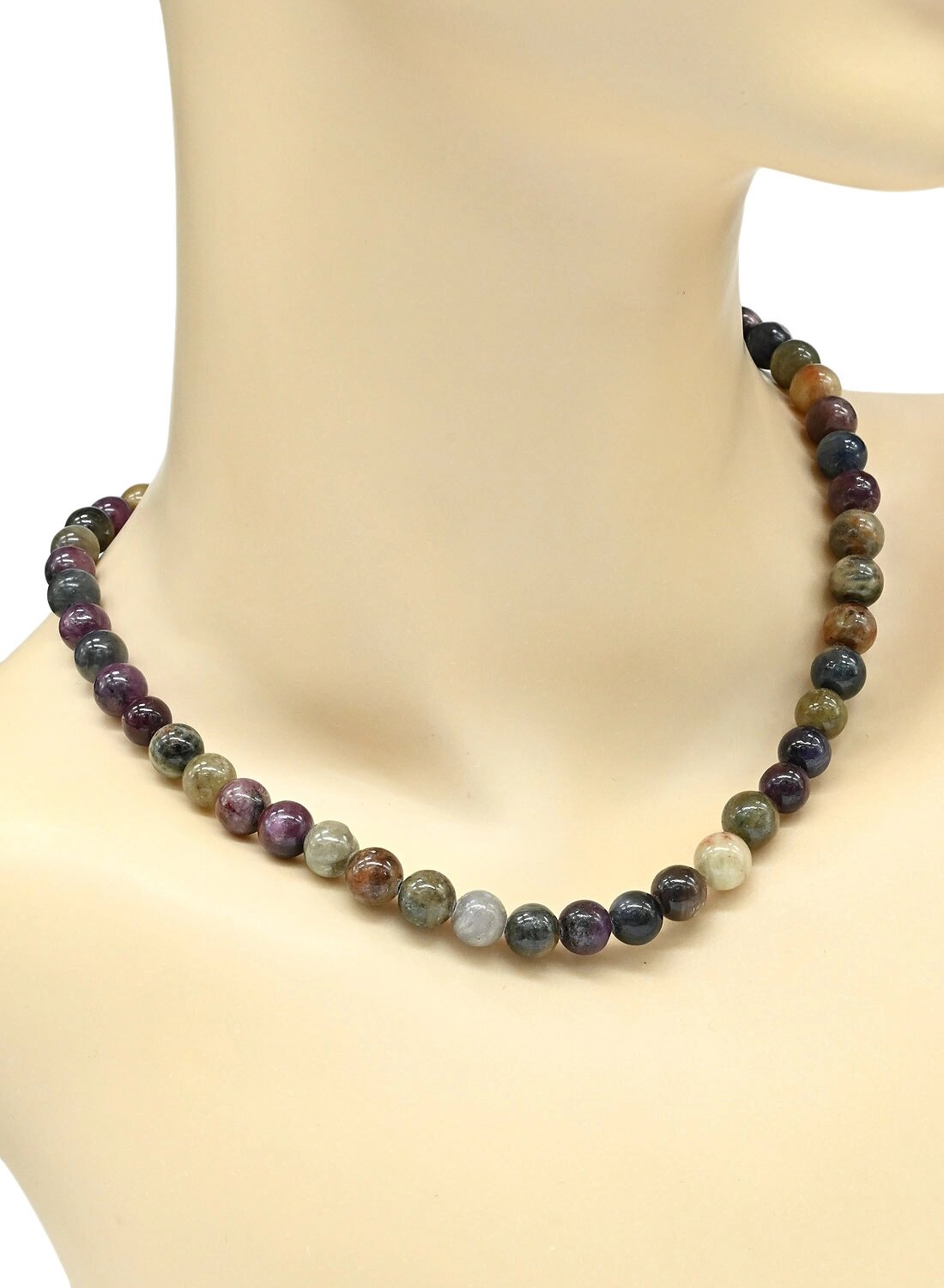 Бусы, корунд