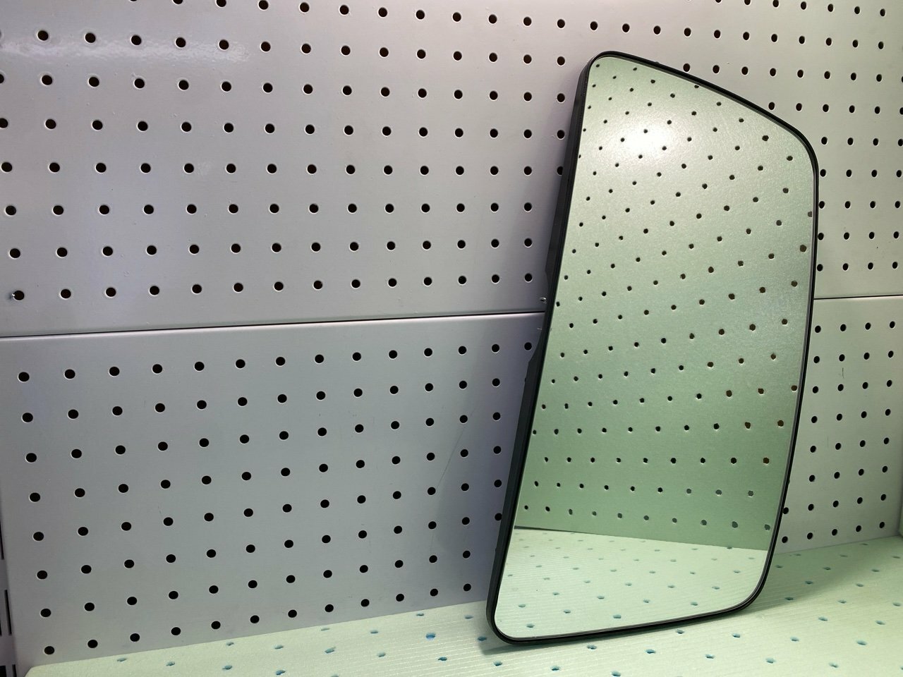 Стекло зеркала Мерседес Актрос МП3 с подогревом правое (MERCEDES)