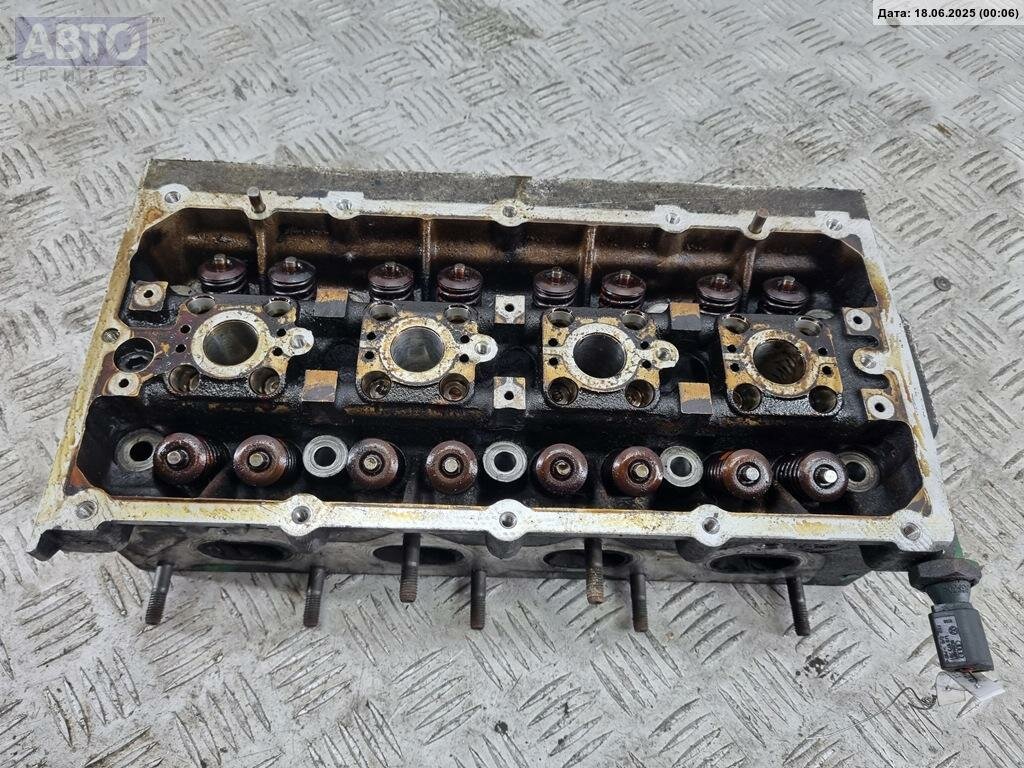 Головка блока цилиндров двигателя (ГБЦ) Volkswagen Golf-4