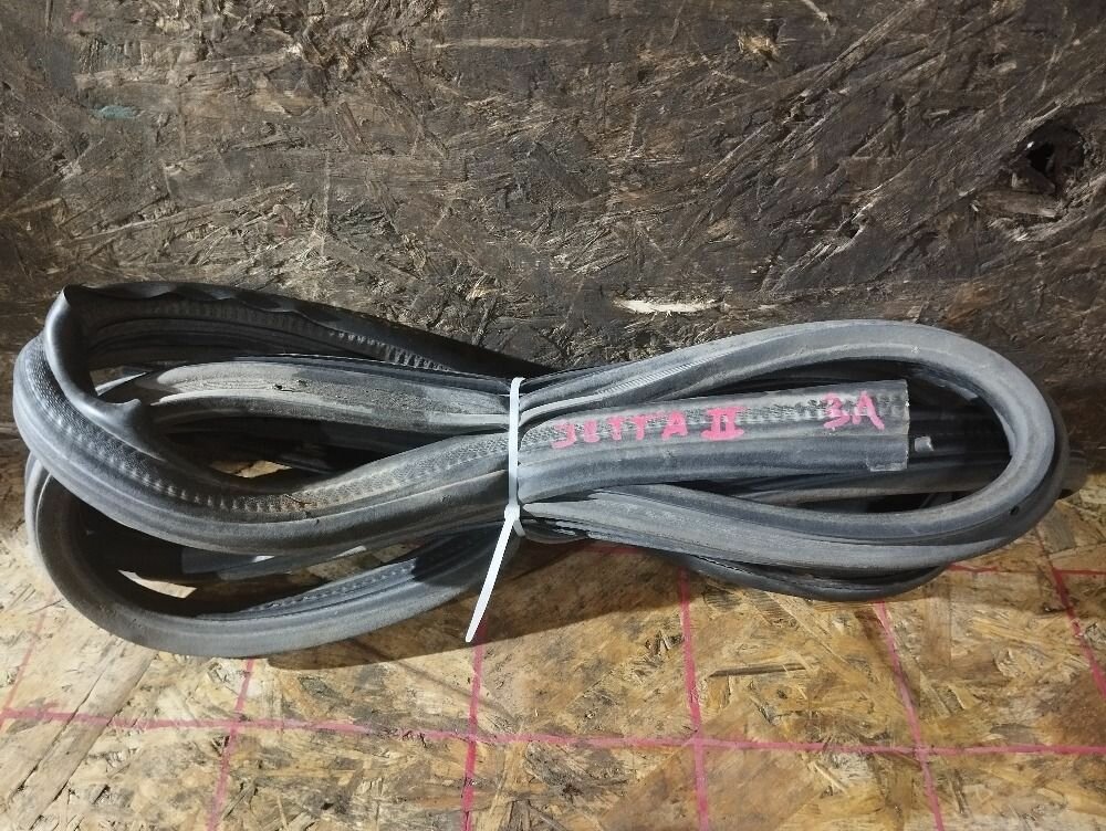 Уплотнитель задней левой двери ФВ Джетта 2 Б/У с пробегом